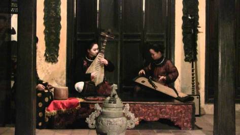 Nhạc cụ cổ truyền VN – Đàn Tỳ Bà | Đọt Chuối Non